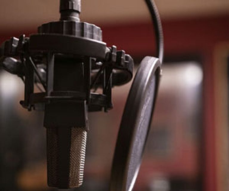 Joe Rogan's Podcast Setup and Equipment [Full Setup] - Vlogtribe